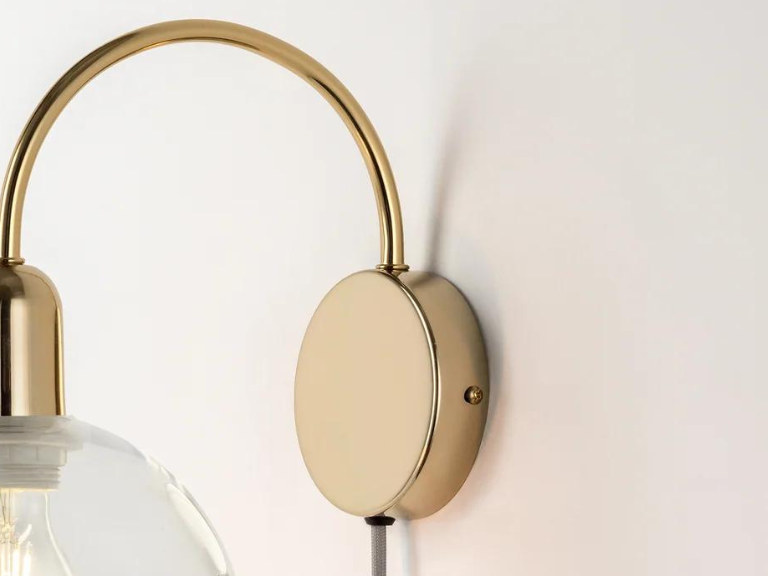 plug-in wall fitting